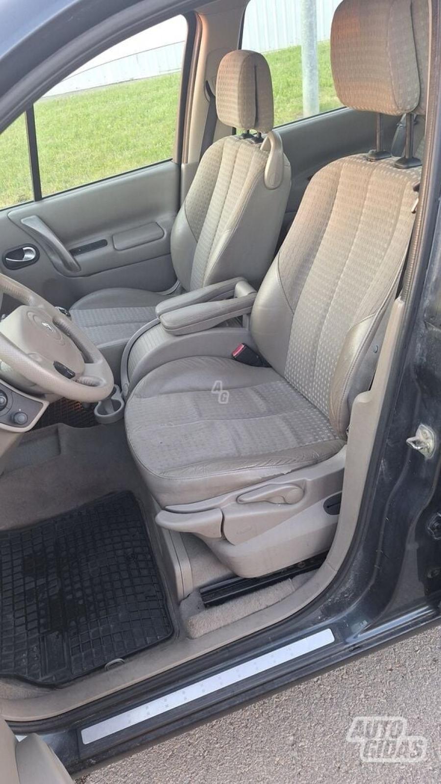Renault Scenic 2007 in Panevezys, with an engine capacity of 1.90 L and mileage of 287 thousand km for 690 €, photo 8 on AUTOMOTO.COM.LV