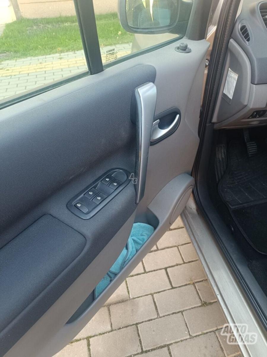 Renault Scenic 2008 Kauņa, ar dzinēja tilpumu 1.60 L un nobraukumu 352 tūkst. km par 1400 €, foto 4 vietnē AUTOMOTO.COM.LV