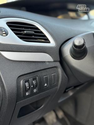 Renault Scenic 2011 Klaipėda, ar dzinēja tilpumu 1.50 L un nobraukumu 271 tūkst. km par 2600 €, foto 14 vietnē AUTOMOTO.COM.LV