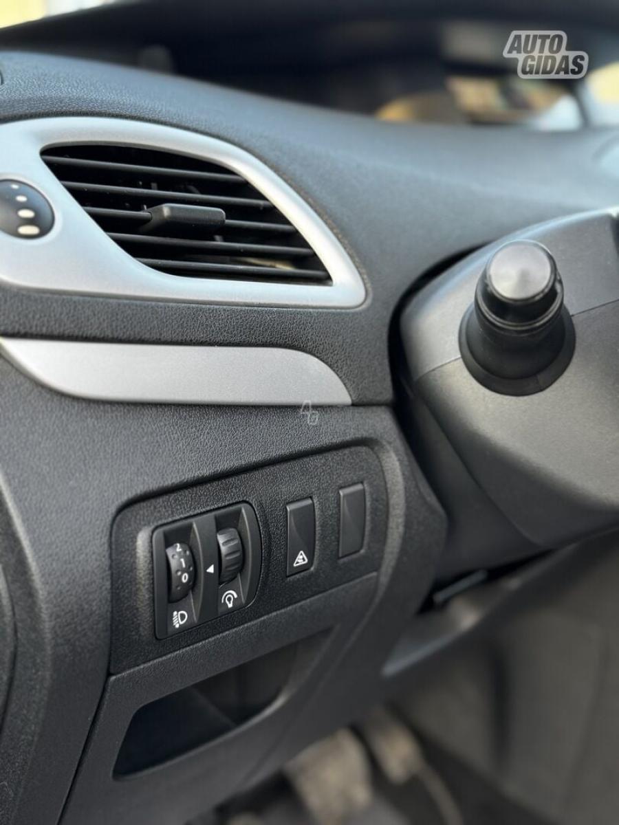 Renault Scenic 2011 Klaipėda, ar dzinēja tilpumu 1.50 L un nobraukumu 271 tūkst. km par 2600 €, foto 14 vietnē AUTOMOTO.COM.LV