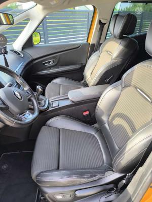 Orange Renault Scenic 2017 in Kaunas, with an engine capacity of 1.46 L and mileage of 163 thousand km for 9000 €, photo 12 on AUTOMOTO.COM.LV