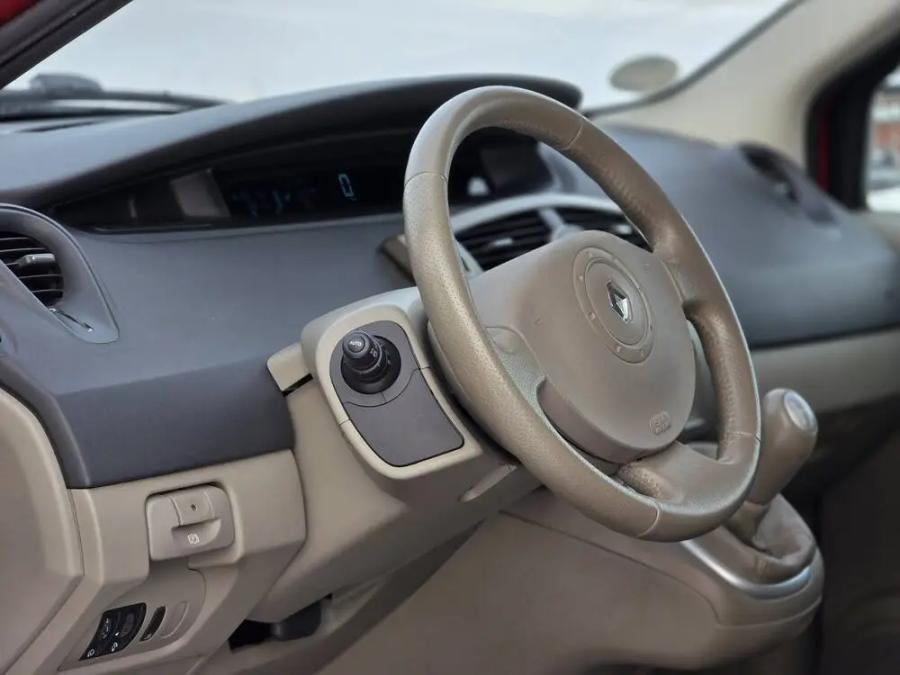 Sarkans Renault Scenic 2004 Grobiņa, ar dzinēja tilpumu 1.60 L un nobraukumu 90 tūkst. km par 2500 €, foto 10 vietnē AUTOMOTO.COM.LV