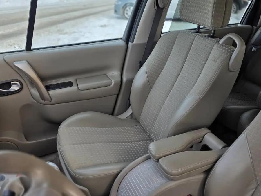 Sarkans Renault Scenic 2004 Grobiņa, ar dzinēja tilpumu 1.60 L un nobraukumu 90 tūkst. km par 2500 €, foto 13 vietnē AUTOMOTO.COM.LV