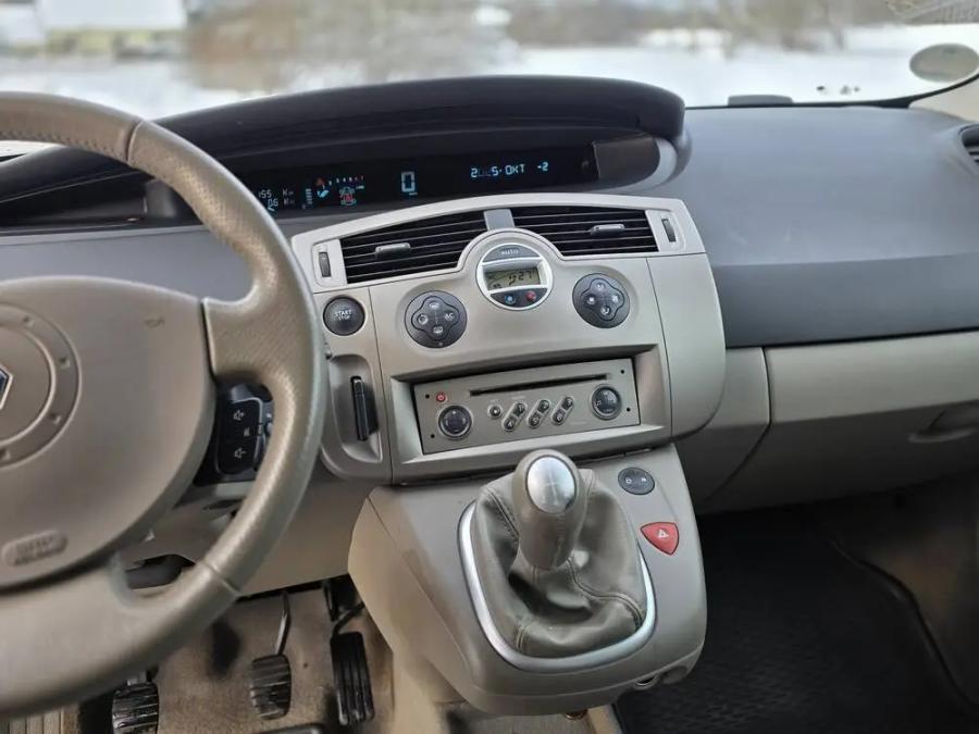 Sarkans Renault Scenic 2004 Grobiņa, ar dzinēja tilpumu 1.60 L un nobraukumu 90 tūkst. km par 2500 €, foto 14 vietnē AUTOMOTO.COM.LV