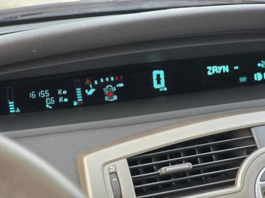 Sarkans Renault Scenic 2004 Grobiņa, ar dzinēja tilpumu 1.60 L un nobraukumu 90 tūkst. km par 2500 €, foto 16 vietnē AUTOMOTO.COM.LV