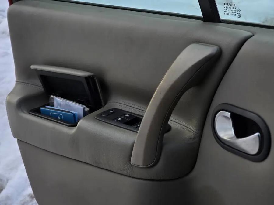 Sarkans Renault Scenic 2004 Grobiņa, ar dzinēja tilpumu 1.60 L un nobraukumu 90 tūkst. km par 2500 €, foto 17 vietnē AUTOMOTO.COM.LV