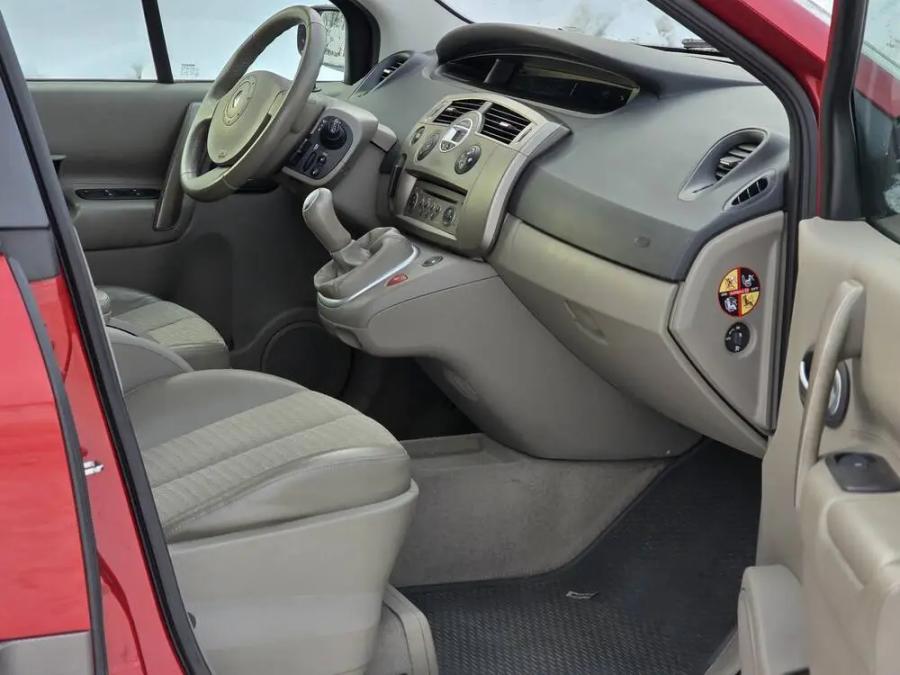 Sarkans Renault Scenic 2004 Grobiņa, ar dzinēja tilpumu 1.60 L un nobraukumu 90 tūkst. km par 2500 €, foto 18 vietnē AUTOMOTO.COM.LV