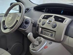 Sarkans Renault Scenic 2004 Grobiņa, ar dzinēja tilpumu 1.60 L un nobraukumu 90 tūkst. km par 2500 €, foto 20 vietnē AUTOMOTO.COM.LV