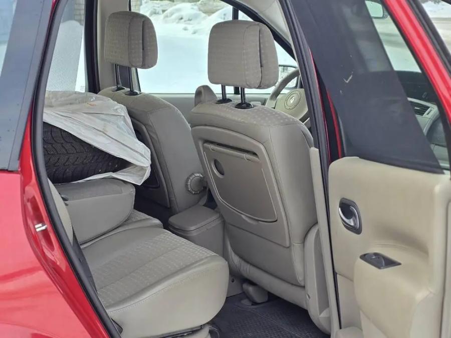 Sarkans Renault Scenic 2004 Grobiņa, ar dzinēja tilpumu 1.60 L un nobraukumu 90 tūkst. km par 2500 €, foto 21 vietnē AUTOMOTO.COM.LV