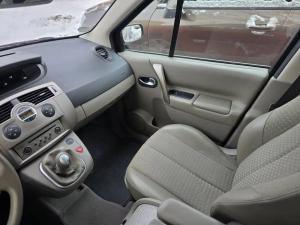 Sarkans Renault Scenic 2004 Grobiņa, ar dzinēja tilpumu 1.60 L un nobraukumu 90 tūkst. km par 2500 €, foto 28 vietnē AUTOMOTO.COM.LV