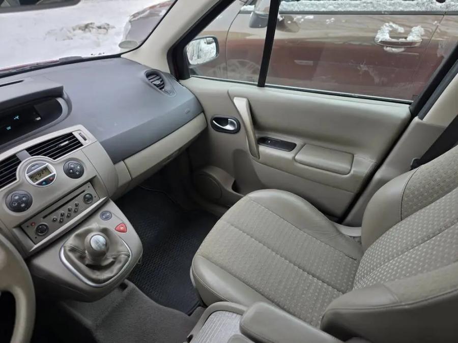 Sarkans Renault Scenic 2004 Grobiņa, ar dzinēja tilpumu 1.60 L un nobraukumu 90 tūkst. km par 2500 €, foto 28 vietnē AUTOMOTO.COM.LV