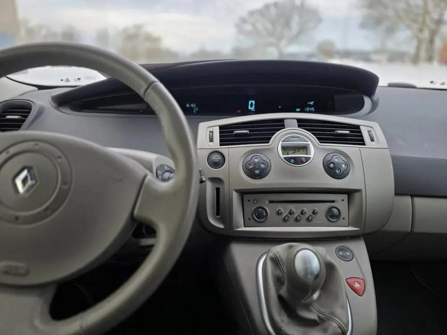 Sarkans Renault Scenic 2004 Grobiņa, ar dzinēja tilpumu 1.60 L un nobraukumu 90 tūkst. km par 2500 €, foto 29 vietnē AUTOMOTO.COM.LV