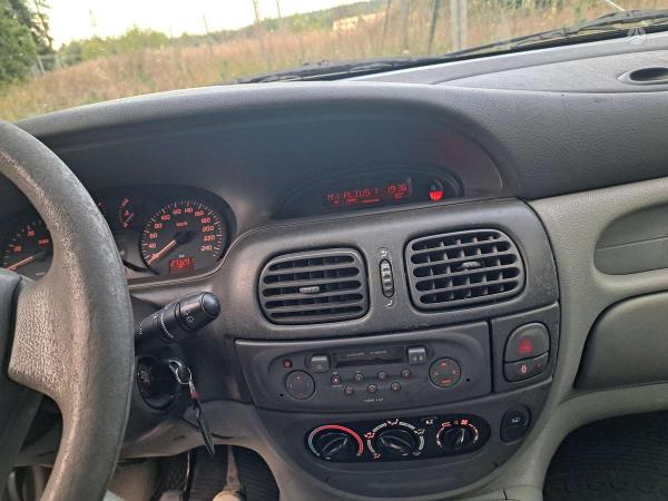 Red Renault Scenic 2002 in Kaunas, with an engine capacity of 1.87 L and mileage of 273 thousand km for 600 €, photo 8 on AUTOMOTO.COM.LV