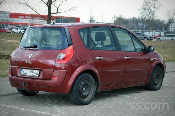 Renault Scenic 2008 in Jurmala on AUTOMOTO.COM.LV Red Renault Scenic 2008 in Jurmala, with an engine capacity of 1.90 L and mileage of 385 thousand km for 1350 €, photo 5 on AUTOMOTO.COM.LV