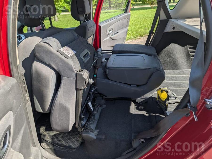 Red Renault Scenic 2010 in Saldus, with an engine capacity of 1.50 L and mileage of 325 thousand km for 3500 €, photo 11 on AUTOMOTO.COM.LV