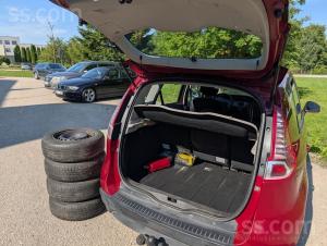 Red Renault Scenic 2010 in Saldus, with an engine capacity of 1.50 L and mileage of 325 thousand km for 3500 €, photo 16 on AUTOMOTO.COM.LV