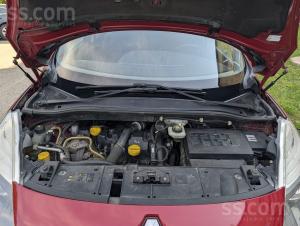 Red Renault Scenic 2010 in Saldus, with an engine capacity of 1.50 L and mileage of 325 thousand km for 3500 €, photo 18 on AUTOMOTO.COM.LV