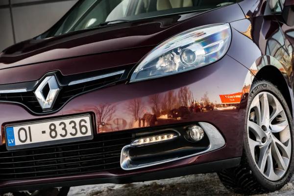 Red Renault Scenic 2013 in Jelgava, with an engine capacity of 1.60 L and mileage of 212 thousand km for 5790 €, photo 4 on AUTOMOTO.COM.LV