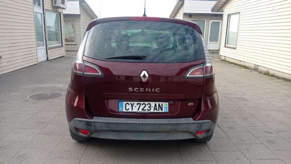 Renault Scenic 2013 in Vilnius on AUTOMOTO.COM.LV Red Renault Scenic 2013 in Vilnius, with an engine capacity of 1.46 L and mileage of 226 thousand km for 3600 €, photo 6 on AUTOMOTO.COM.LV