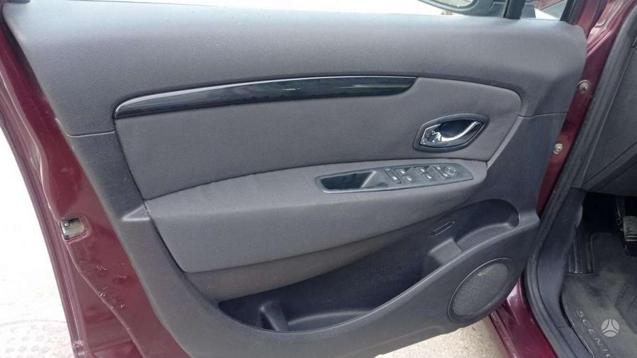 Red Renault Scenic 2013 in Vilnius, with an engine capacity of 1.46 L and mileage of 226 thousand km for 3600 €, photo 12 on AUTOMOTO.COM.LV