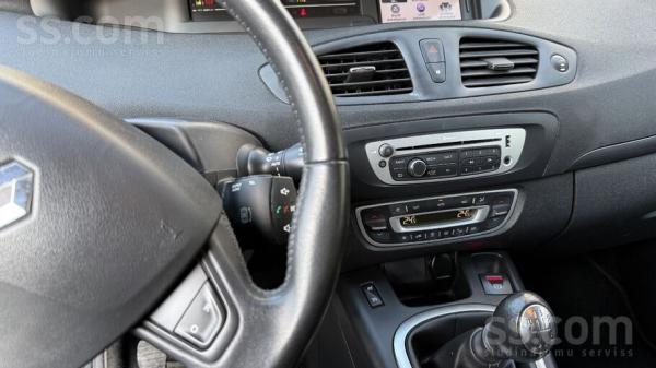 Red Renault Scenic 2014 in Valmiera, with an engine capacity of 1.20 L and mileage of 169 thousand km for 5600 €, photo 4 on AUTOMOTO.COM.LV