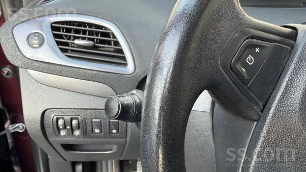 Red Renault Scenic 2014 in Valmiera, with an engine capacity of 1.20 L and mileage of 169 thousand km for 5600 €, photo 8 on AUTOMOTO.COM.LV