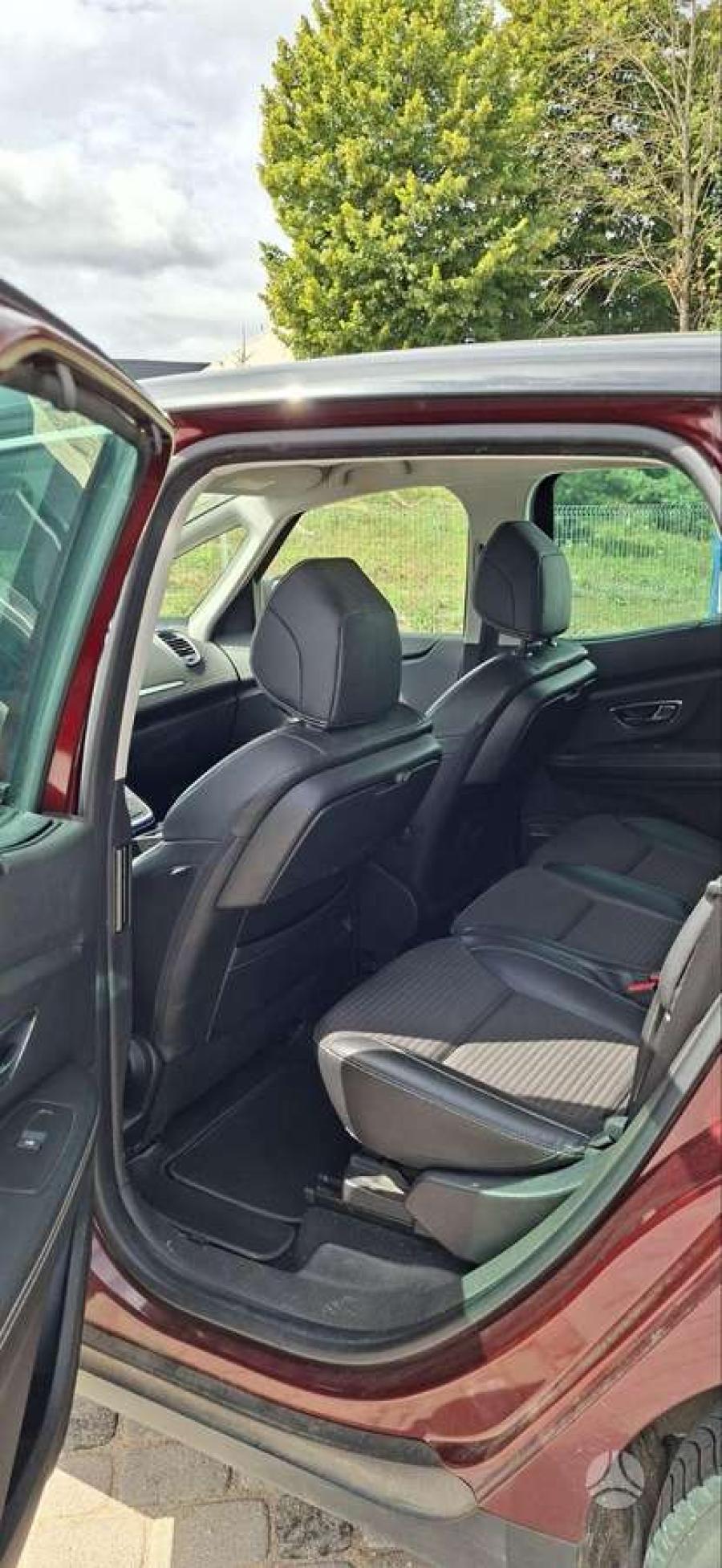 Sarkans Renault Scenic 2016 Tauragė, ar dzinēja tilpumu 1.50 L un nobraukumu 299 tūkst. km par 6200 €, foto 8 vietnē AUTOMOTO.COM.LV