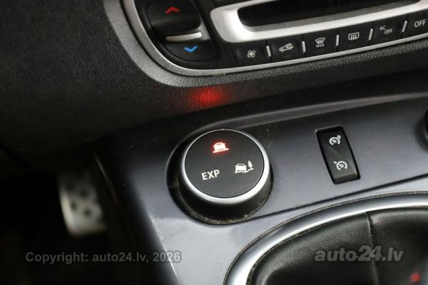 Red Renault Scenic 2013 in Tallinn, with an engine capacity of 1.60 L and mileage of 349 thousand km for 2499 €, photo 9 on AUTOMOTO.COM.LV