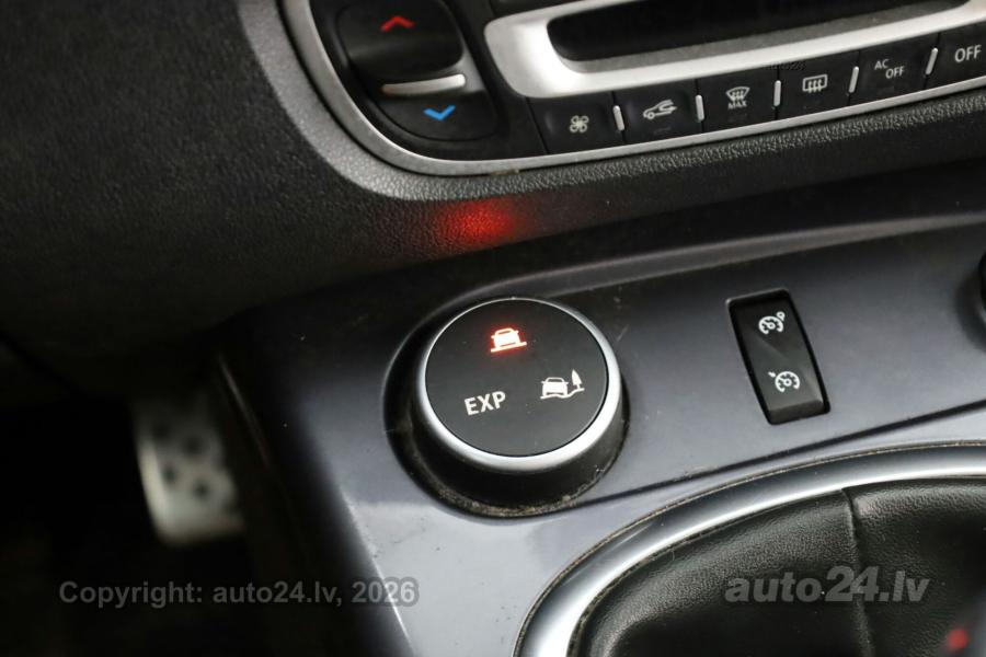 Red Renault Scenic 2013 in Tallinn, with an engine capacity of 1.60 L and mileage of 349 thousand km for 2499 €, photo 10 on AUTOMOTO.COM.LV
