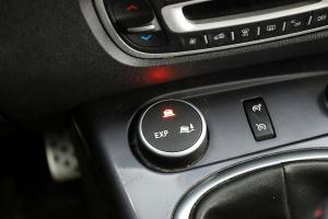 Red Renault Scenic 2013 in Tallinn, with an engine capacity of 1.60 L and mileage of 349 thousand km for 2499 €, photo 18 on AUTOMOTO.COM.LV