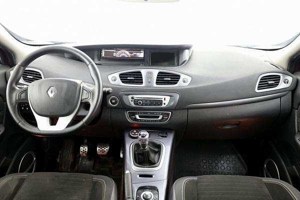 Red Renault Scenic 2013 in Tallinn, with an engine capacity of 1.60 L and mileage of 349 thousand km for 2299 €, photo 5 on AUTOMOTO.COM.LV