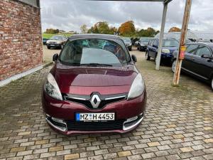 Red Renault Scenic 2015 in Talsi, with an engine capacity of 1.60 L and mileage of 251 thousand km for 1750 €, photo 2 on AUTOMOTO.COM.LV