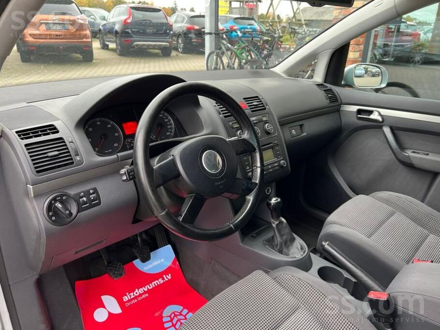 Red Renault Scenic 2015 in Talsi, with an engine capacity of 1.60 L and mileage of 251 thousand km for 1750 €, photo 14 on AUTOMOTO.COM.LV
