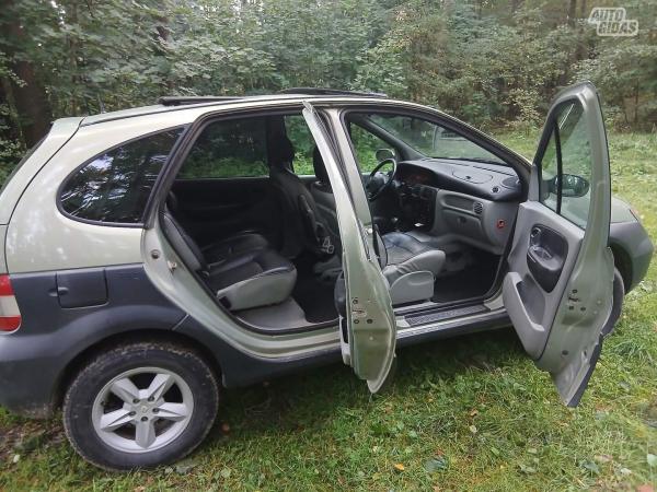 Рено Scenic RX4 2001 в Вильнюс на AUTOMOTO.COM.LV Зеленый Рено Scenic RX4 2001 в Вильнюс, объемом двигателя 1.90 л и пробегом 256 тыс. км за 1950 €, фото 6 на AUTOMOTO.COM.LV