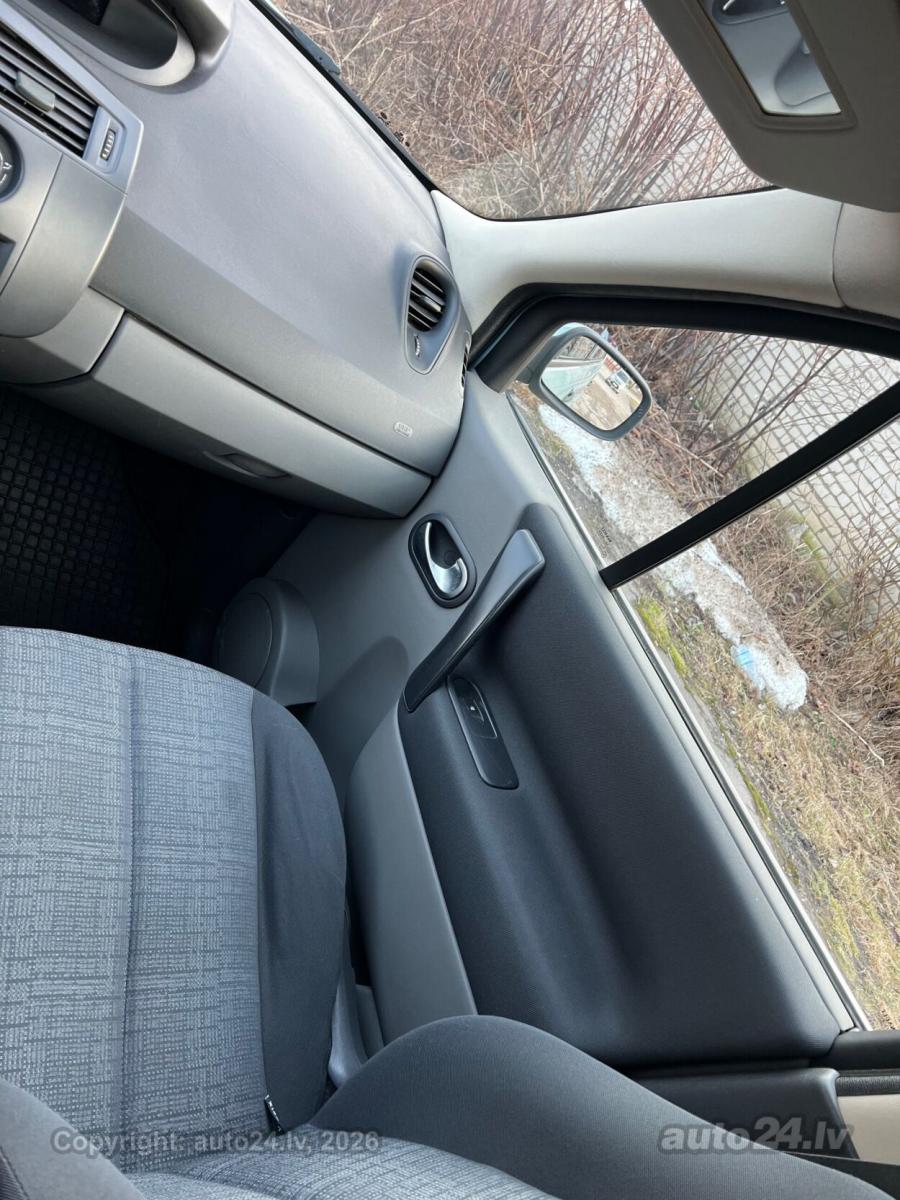 Renault Scenic 2007 in Narva, with an engine capacity of 1.50 L and mileage of 57 thousand km for 1499 €, photo 19 on AUTOMOTO.COM.LV