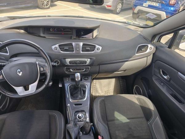 White Renault Scenic 2015 in Taurage, with an engine capacity of 1.46 L and mileage of 247 thousand km for 4500 €, photo 7 on AUTOMOTO.COM.LV