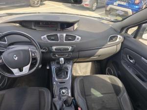 Balts Renault Scenic 2015 Tauragė, ar dzinēja tilpumu 1.46 L un nobraukumu 247 tūkst. km par 4500 €, foto 8 vietnē AUTOMOTO.COM.LV