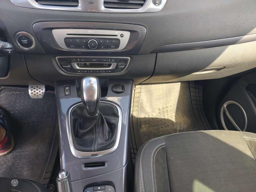 Balts Renault Scenic 2015 Tauragė, ar dzinēja tilpumu 1.46 L un nobraukumu 247 tūkst. km par 4500 €, foto 11 vietnē AUTOMOTO.COM.LV