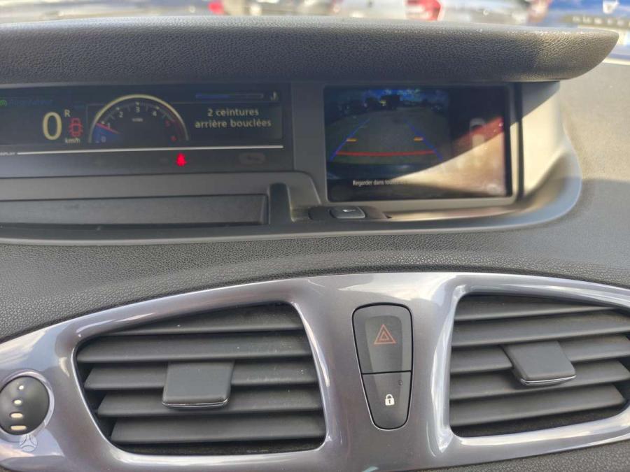 Balts Renault Scenic 2015 Tauragė, ar dzinēja tilpumu 1.46 L un nobraukumu 247 tūkst. km par 4500 €, foto 12 vietnē AUTOMOTO.COM.LV