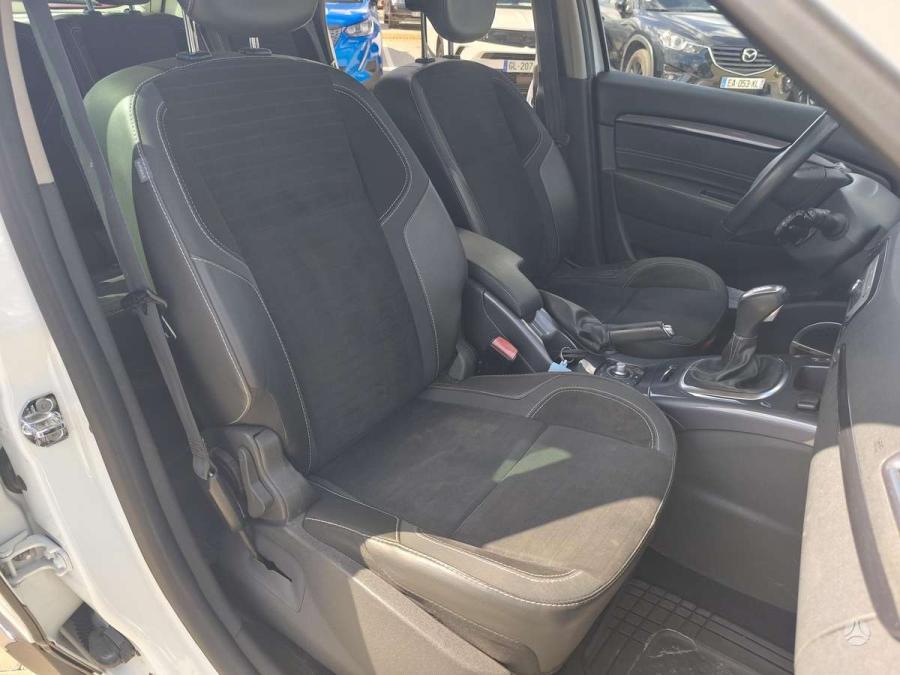 Balts Renault Scenic 2015 Tauragė, ar dzinēja tilpumu 1.46 L un nobraukumu 247 tūkst. km par 4500 €, foto 16 vietnē AUTOMOTO.COM.LV