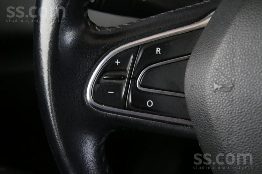 White Renault Scenic 2017 in Riga, with an engine capacity of 1.60 L and mileage of 166 thousand km for 6900 €, photo 13 on AUTOMOTO.COM.LV