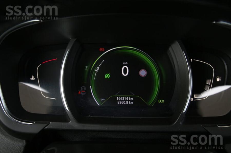 White Renault Scenic 2017 in Riga, with an engine capacity of 1.60 L and mileage of 166 thousand km for 6900 €, photo 17 on AUTOMOTO.COM.LV