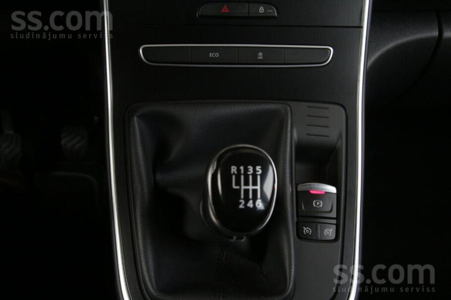 White Renault Scenic 2017 in Riga, with an engine capacity of 1.60 L and mileage of 166 thousand km for 6900 €, photo 22 on AUTOMOTO.COM.LV