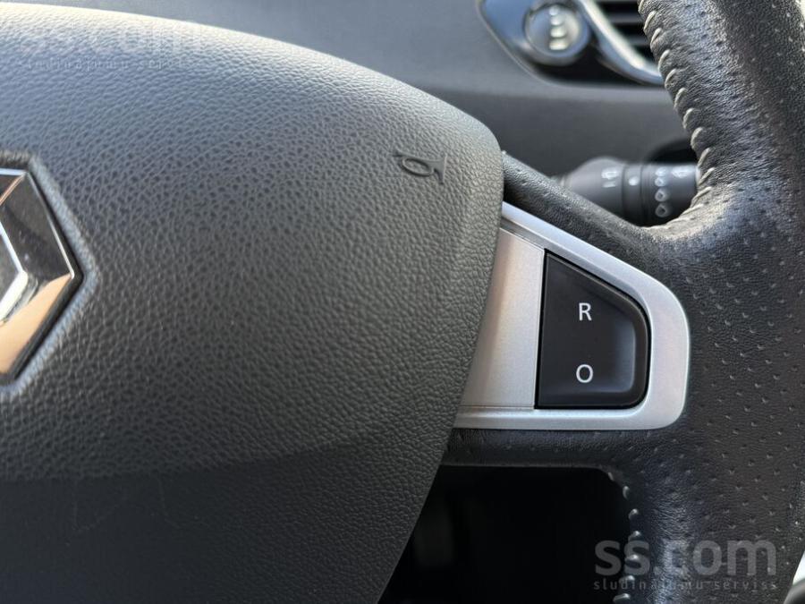 Balts Renault Scenic 2012 Liepāja, ar dzinēja tilpumu 2.00 L un nobraukumu 144 tūkst. km par 6400 €, foto 22 vietnē AUTOMOTO.COM.LV