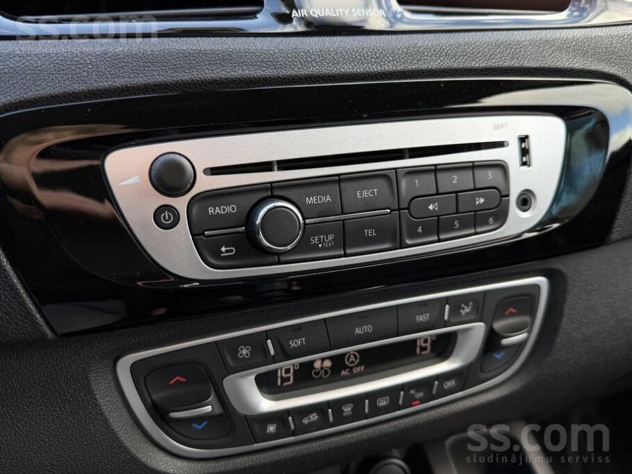 Balts Renault Scenic 2012 Liepāja, ar dzinēja tilpumu 2.00 L un nobraukumu 144 tūkst. km par 6400 €, foto 26 vietnē AUTOMOTO.COM.LV