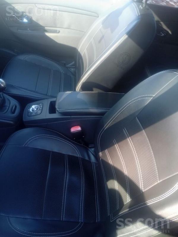 White Renault Scenic 2014 in Riga, with an engine capacity of 1.50 L and mileage of 364 thousand km for 3000 €, photo 9 on AUTOMOTO.COM.LV