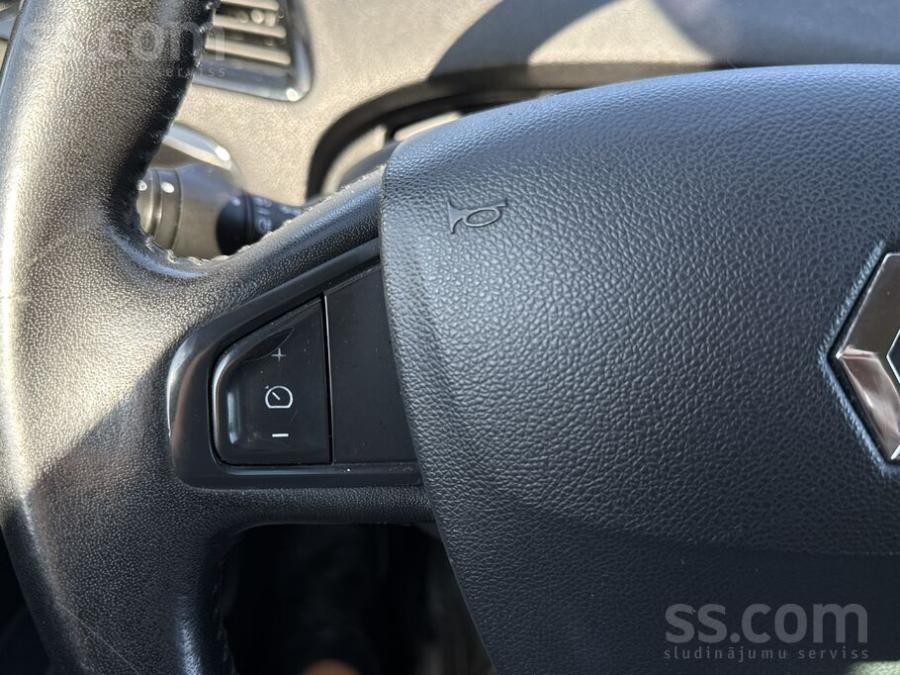 Balts Renault Scenic 2014 Liepāja, ar dzinēja tilpumu 1.50 L un nobraukumu 259 tūkst. km par 4900 €, foto 19 vietnē AUTOMOTO.COM.LV