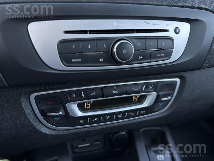 Balts Renault Scenic 2014 Liepāja, ar dzinēja tilpumu 1.50 L un nobraukumu 259 tūkst. km par 4900 €, foto 23 vietnē AUTOMOTO.COM.LV