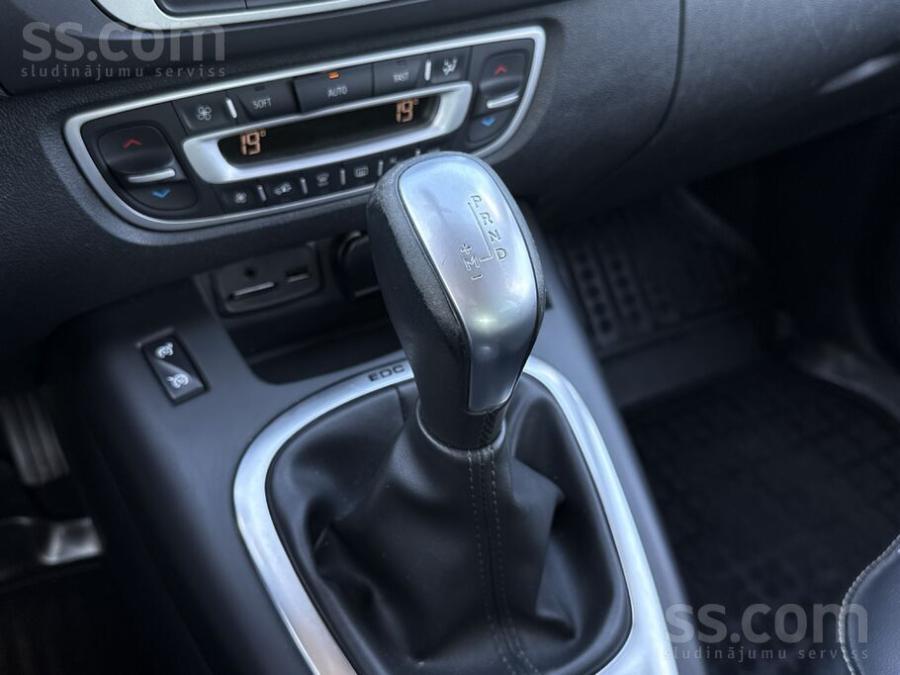 Balts Renault Scenic 2014 Liepāja, ar dzinēja tilpumu 1.50 L un nobraukumu 259 tūkst. km par 4900 €, foto 24 vietnē AUTOMOTO.COM.LV