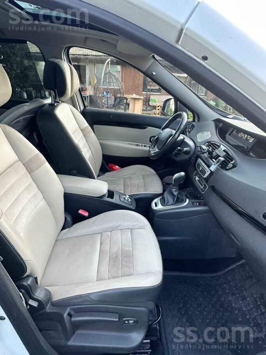 Balts Renault Scenic 2015 Bauska, ar dzinēja tilpumu 1.50 L un nobraukumu 289 tūkst. km par 5500 €, foto 6 vietnē AUTOMOTO.COM.LV